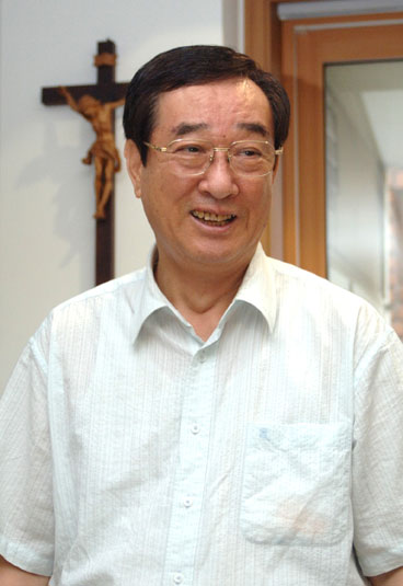 cpbc News : 25년 성체분배 봉사한 안수길 회장