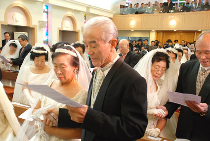 cpbc News : [가정생활]대전교구 논산 대교동본당 혼인 50주년 부부 16쌍 '금혼식'치러