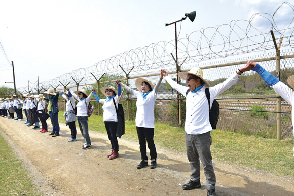 cpbc News : DMZ 500㎞, 평화 기원 인간띠로 잇다