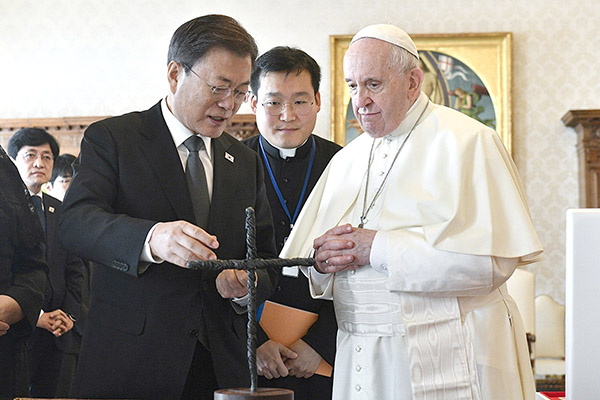 cpbc News : 로마에서 빛난 ‘DMZ 철조망’ 십자가… 한반도 평화의 길 밝히다